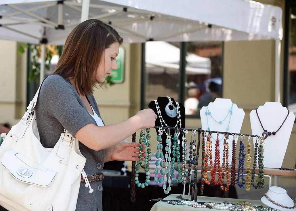 3 Jewelry Store Layout Design Ideas (& How To Implement Them)